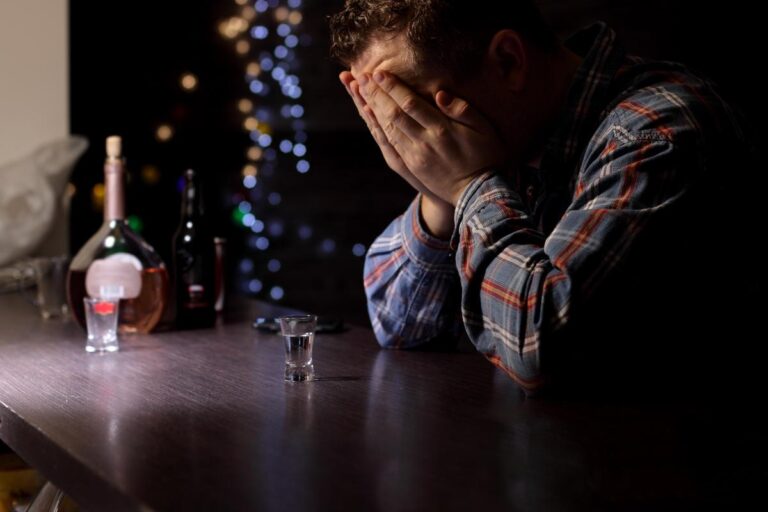 What Is a Functioning Alcoholic? | Alcohol Addiction Treatment